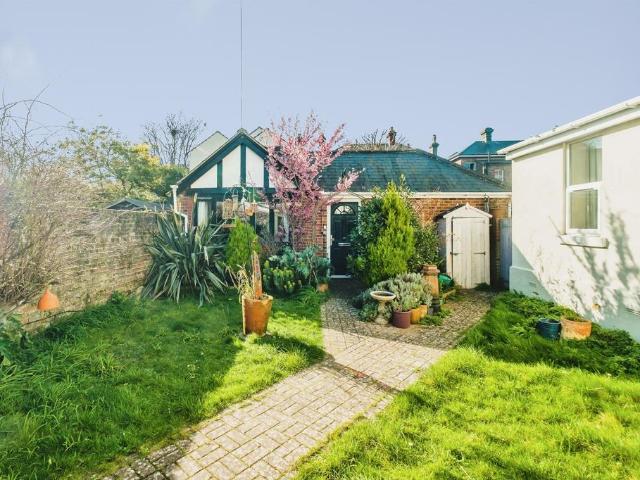 1 bedroom detached bungalow for sale