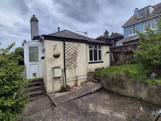 1 bedroom detached bungalow for sale
