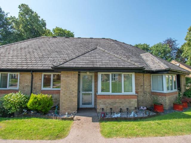 1 bedroom detached bungalow for sale