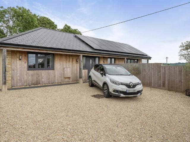 1 bedroom detached bungalow for sale