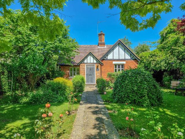 1 bedroom detached bungalow for sale