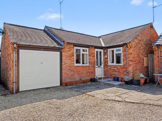 1 bedroom detached bungalow for sale