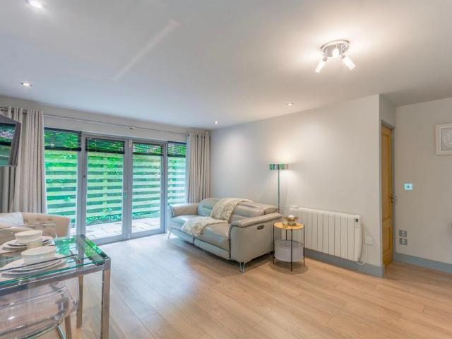 1 bedroom detached bungalow for sale