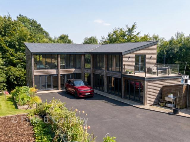 1 bedroom detached bungalow for sale