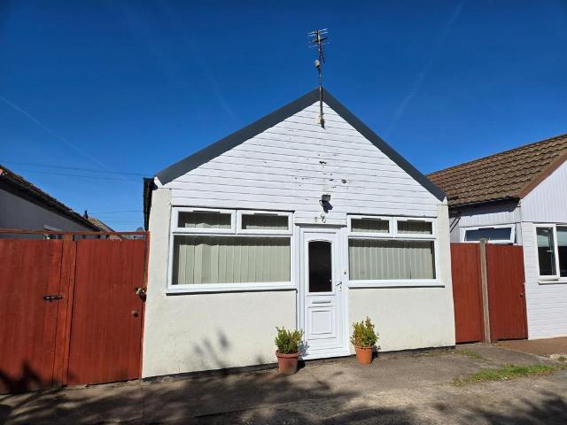 1 bedroom detached bungalow for sale