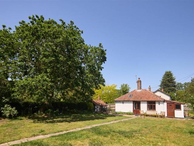 1 bedroom detached bungalow for sale