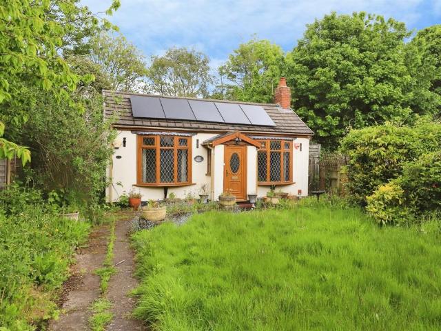 1 bedroom detached bungalow for sale