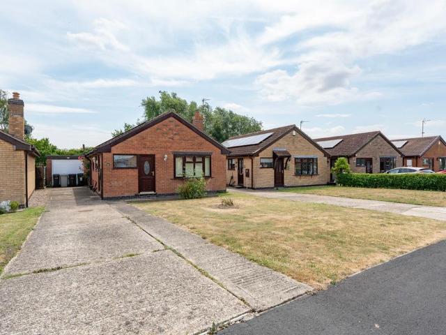 1 bedroom detached bungalow for sale