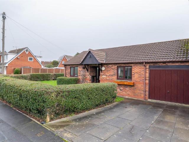 1 bedroom detached bungalow for sale