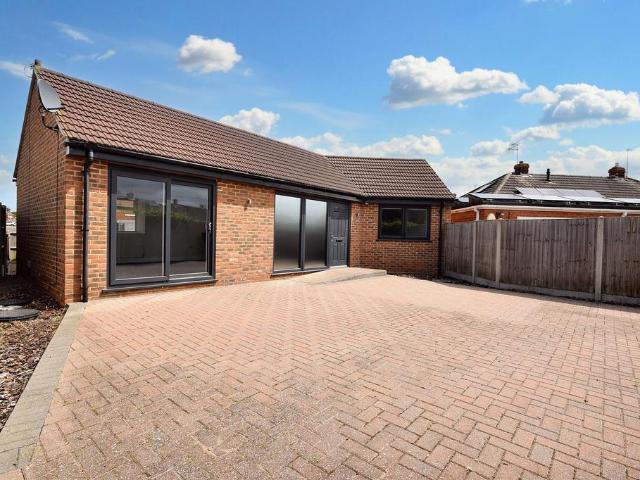 1 bedroom detached bungalow for sale