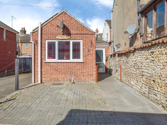 1 bedroom detached bungalow for sale