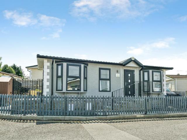 1 bedroom detached bungalow for sale