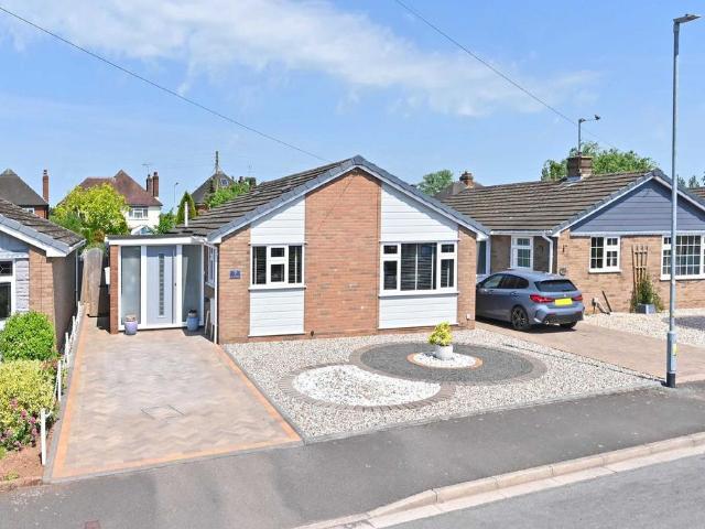 1 bedroom detached bungalow for sale
