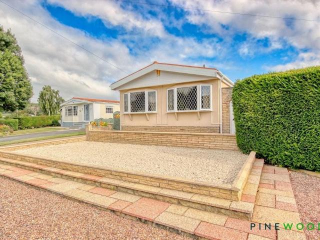 1 bedroom detached bungalow for sale