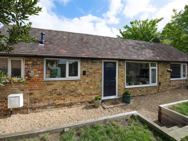1 bedroom detached bungalow for sale