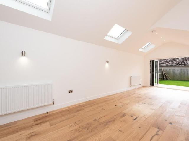 1 bedroom detached bungalow to rent