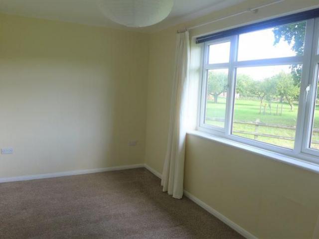 1 bedroom detached bungalow to rent