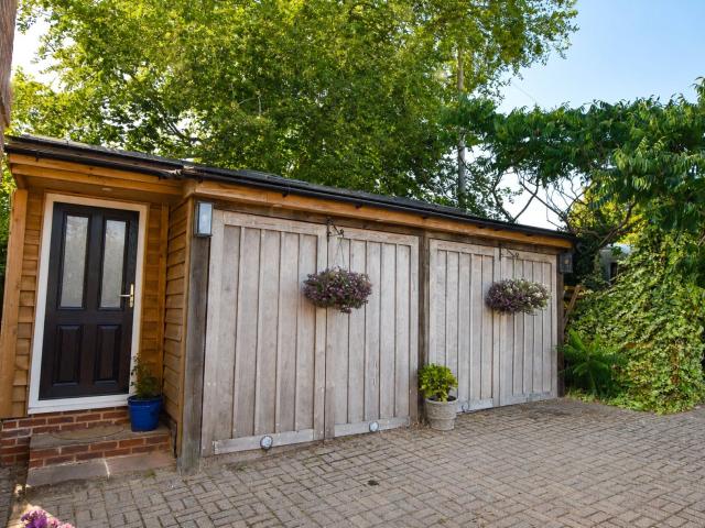 1 bedroom Detached bungalow to rent