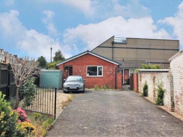 1 bedroom detached bungalow to rent