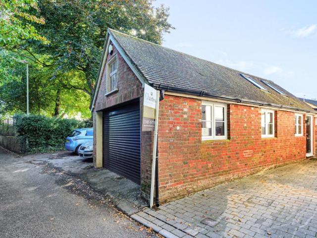 1 bedroom detached bungalow to rent