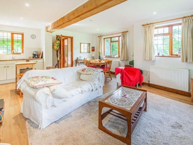 1 bedroom detached bungalow to rent