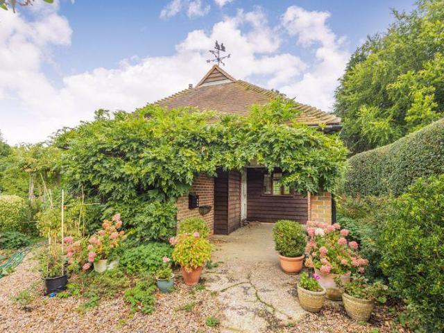 1 bedroom detached bungalow to rent