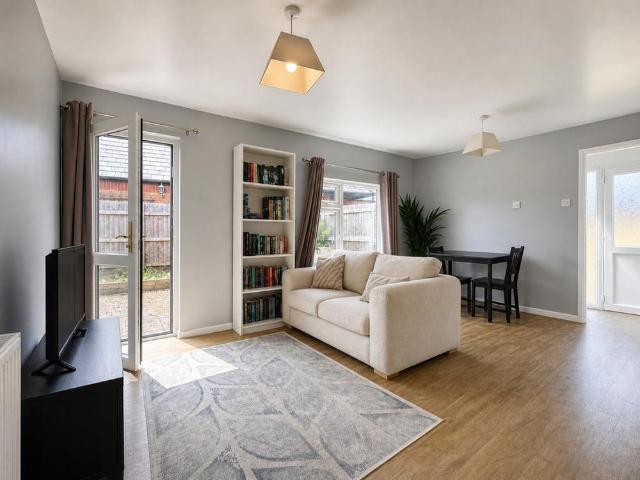 1 bedroom detached bungalow to rent