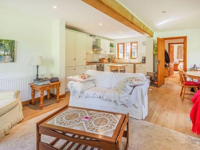 1 bedroom detached bungalow to rent