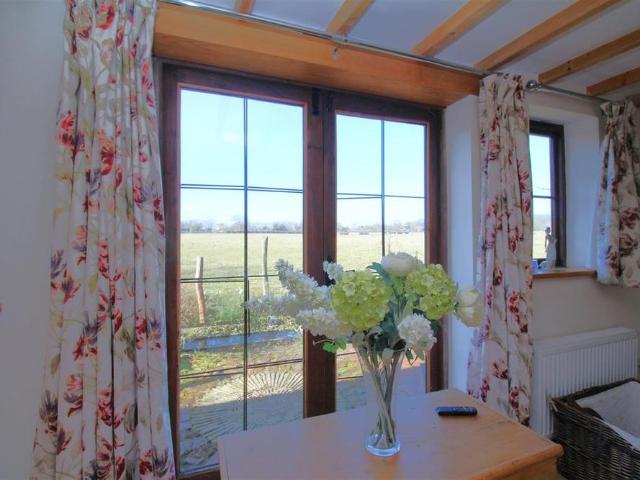 1 bedroom detached bungalow to rent