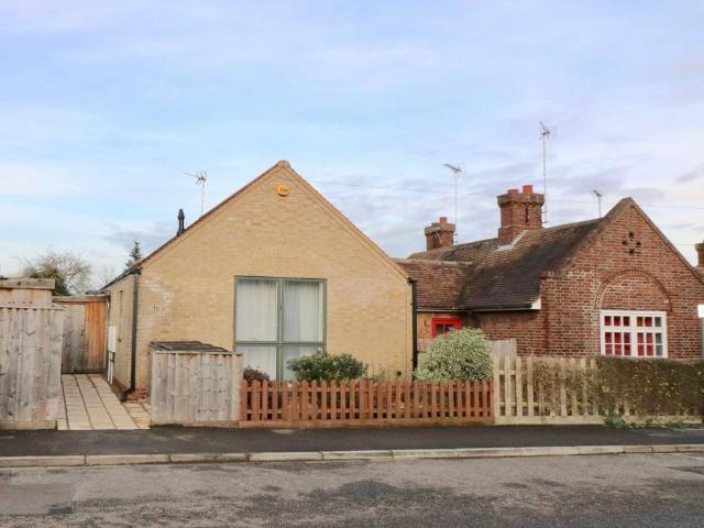 1 bedroom detached bungalow to rent