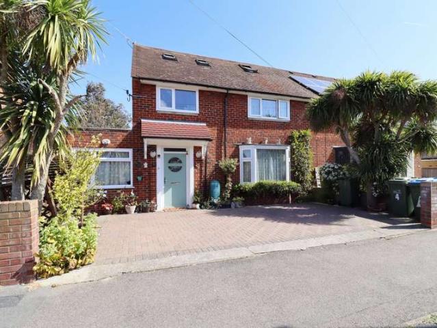 6 Bedroom Detached House