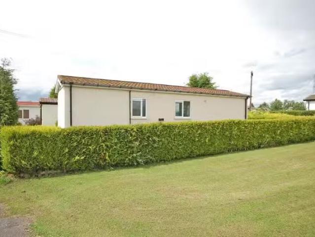 1 bedroom detached house for rent in Bilton Park, Bilton Lane.