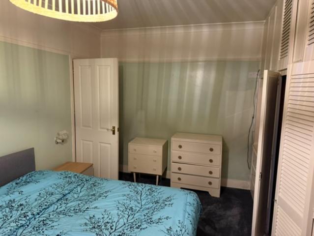 1 bedroom detached house for rent in Bridport Avenue, Romford, London, RM7