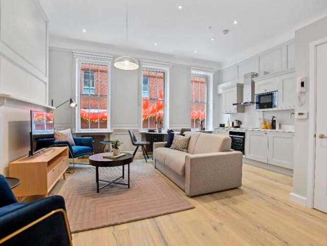 1 bedroom detached house for rent in Gerrard Place, London, W1D