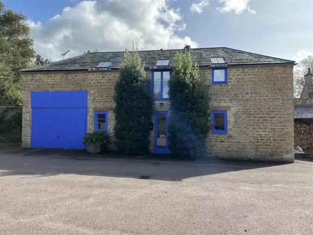 1 bedroom detached house for rent in Whitcombe Road, Beaminste.