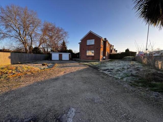 1 bedroom detached house for rent in Upton Road, POOLE, BH17