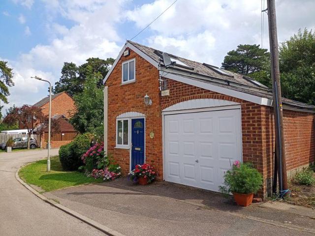 1 bedroom detached house for sale