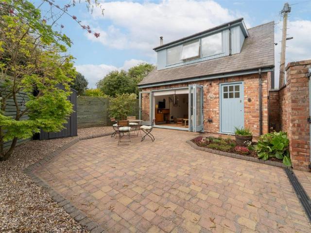 1 bedroom detached house for sale