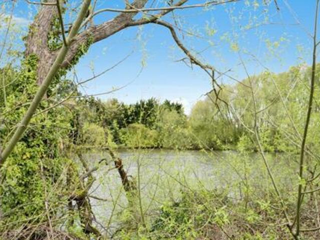 1 Bedroom Detached House For Sale In Noak Hill, Romford