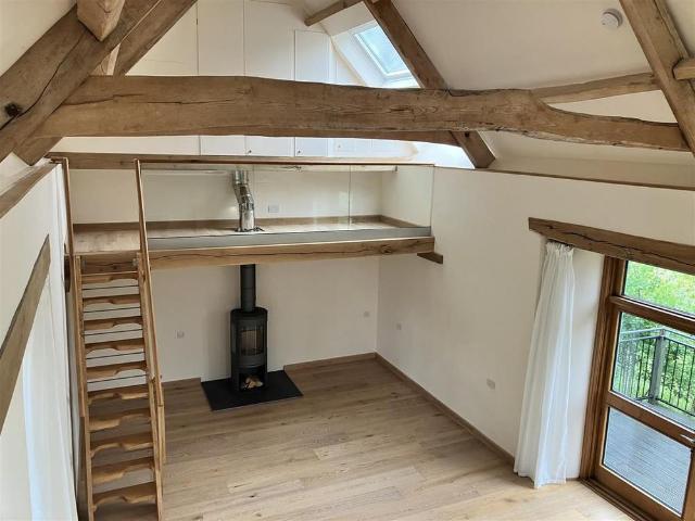 1 bedroom detached house to rent