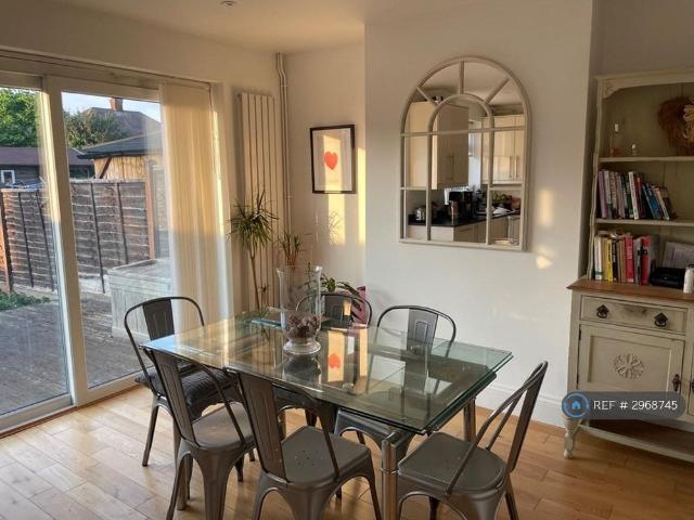 1 bedroom in a house share to rent