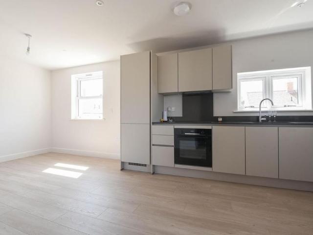 1 bedroom detached house to rent