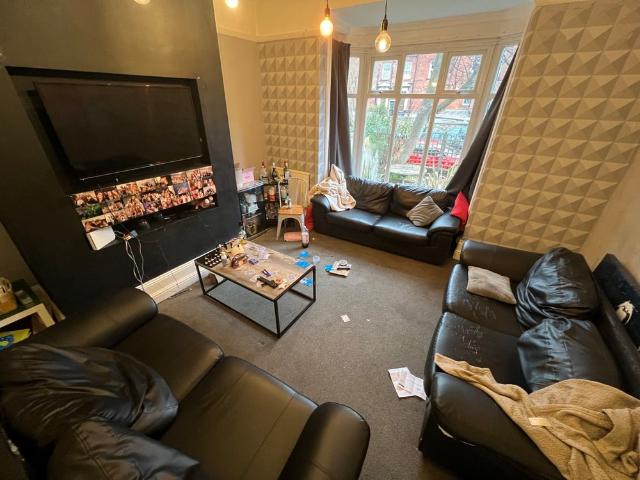 1 bedroom detached house to rent