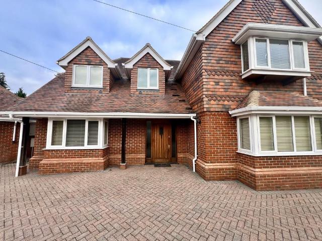 1 bedroom detached house to rent
