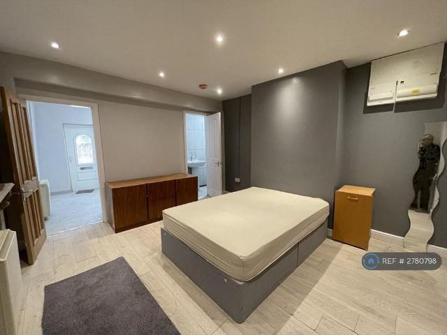 1 bedroom detached house to rent