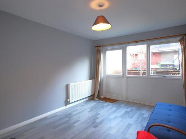1 bedroom detached house to rent
