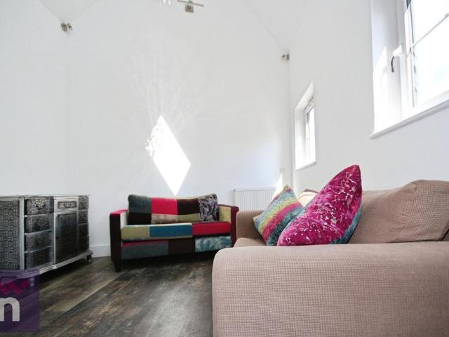 1 bedroom detached house to rent