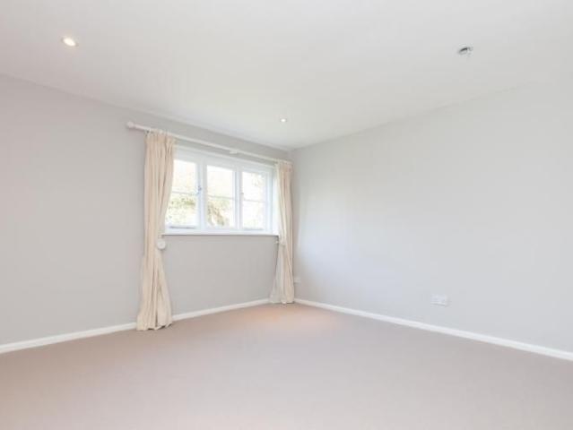 1 bedroom detached house to rent