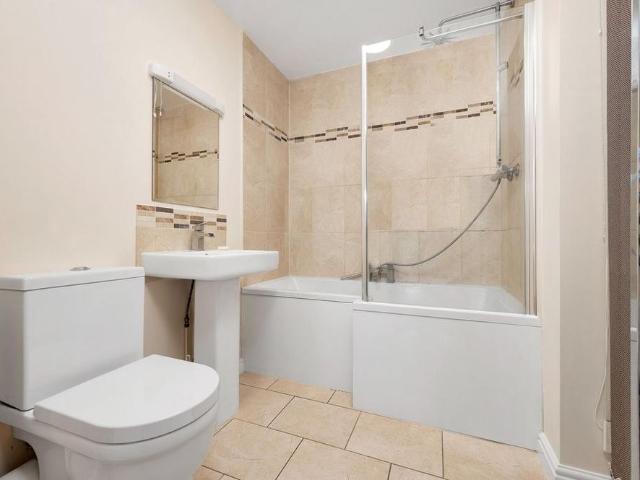 1 bedroom detached house to rent