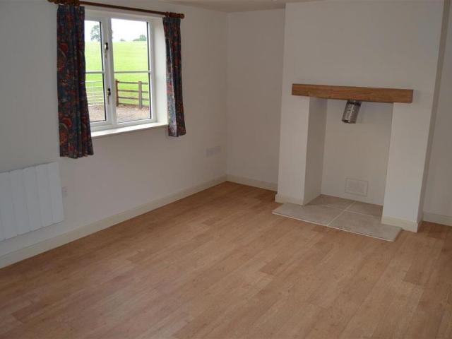 1 bedroom detached house to rent